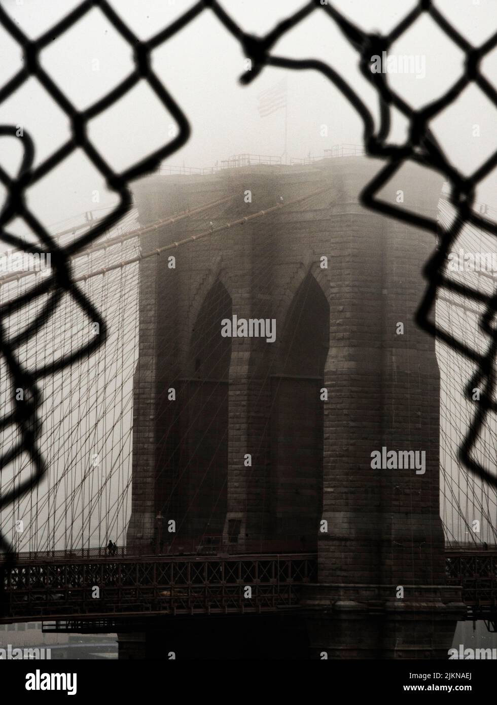 Hole in chain link fence hi-res stock photography and images - Alamy