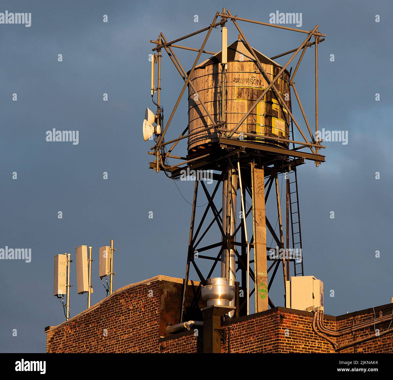 Metal water tower hi-res stock photography and images - Alamy