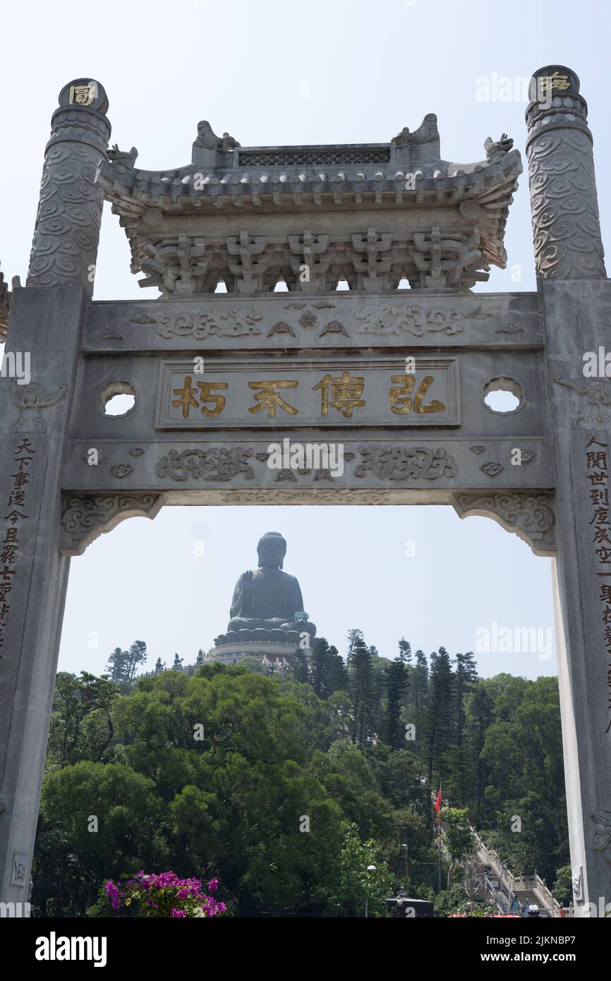 Chinese traditional gate hi-res stock photography and images - Alamy