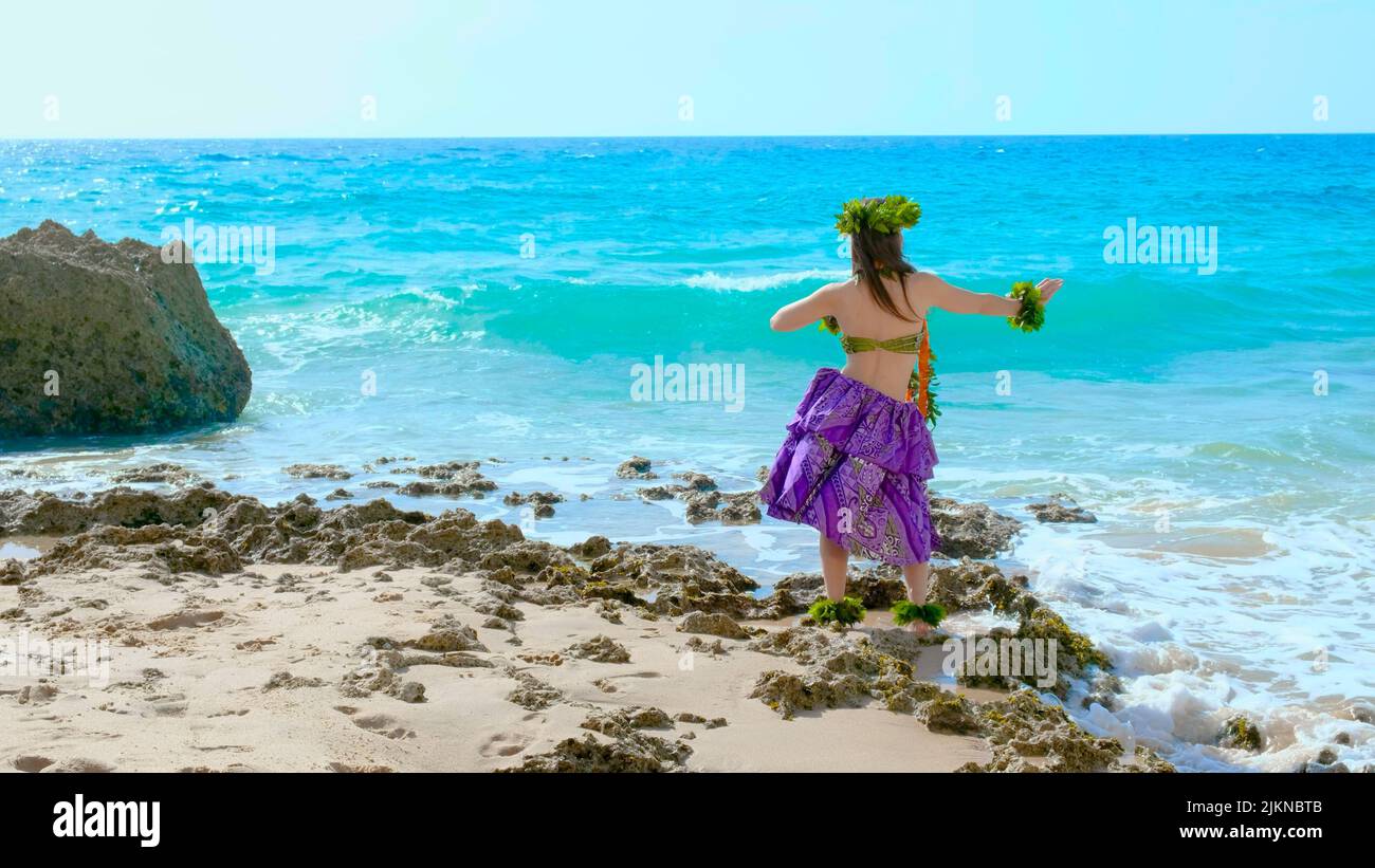 Hawaiian people young woman hula hi-res stock photography and images ...