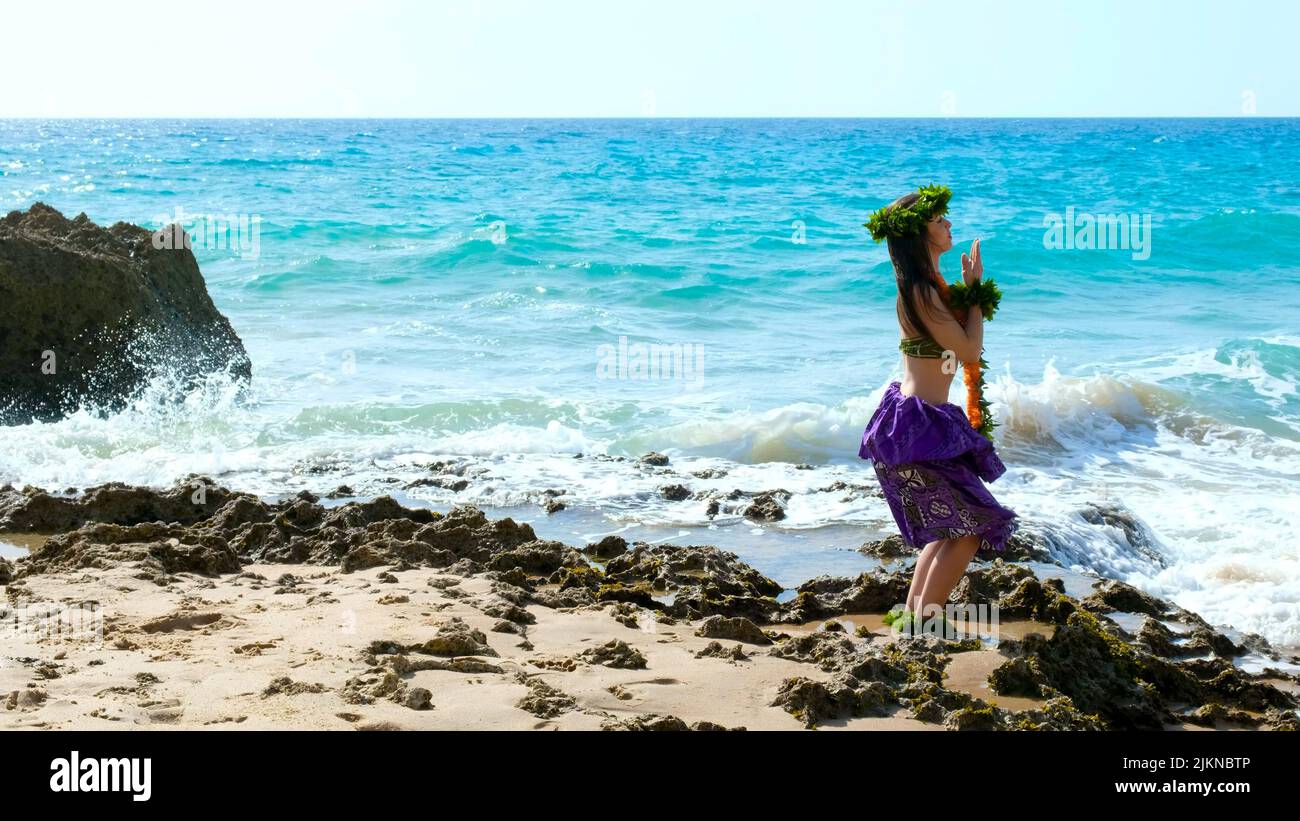 Hawaiian people young woman hula hi-res stock photography and images ...