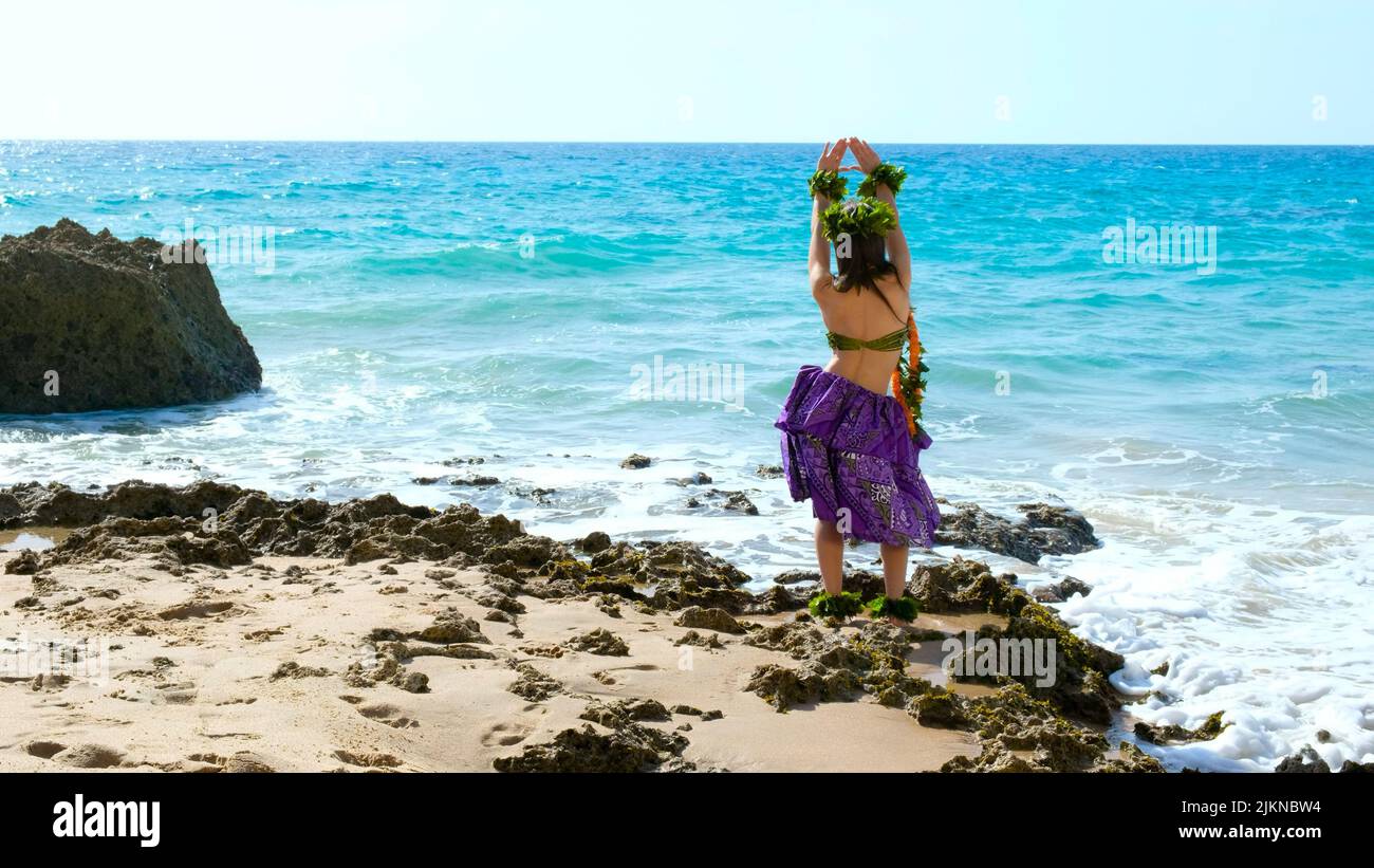 Hawaiian people young woman hula hi-res stock photography and images ...