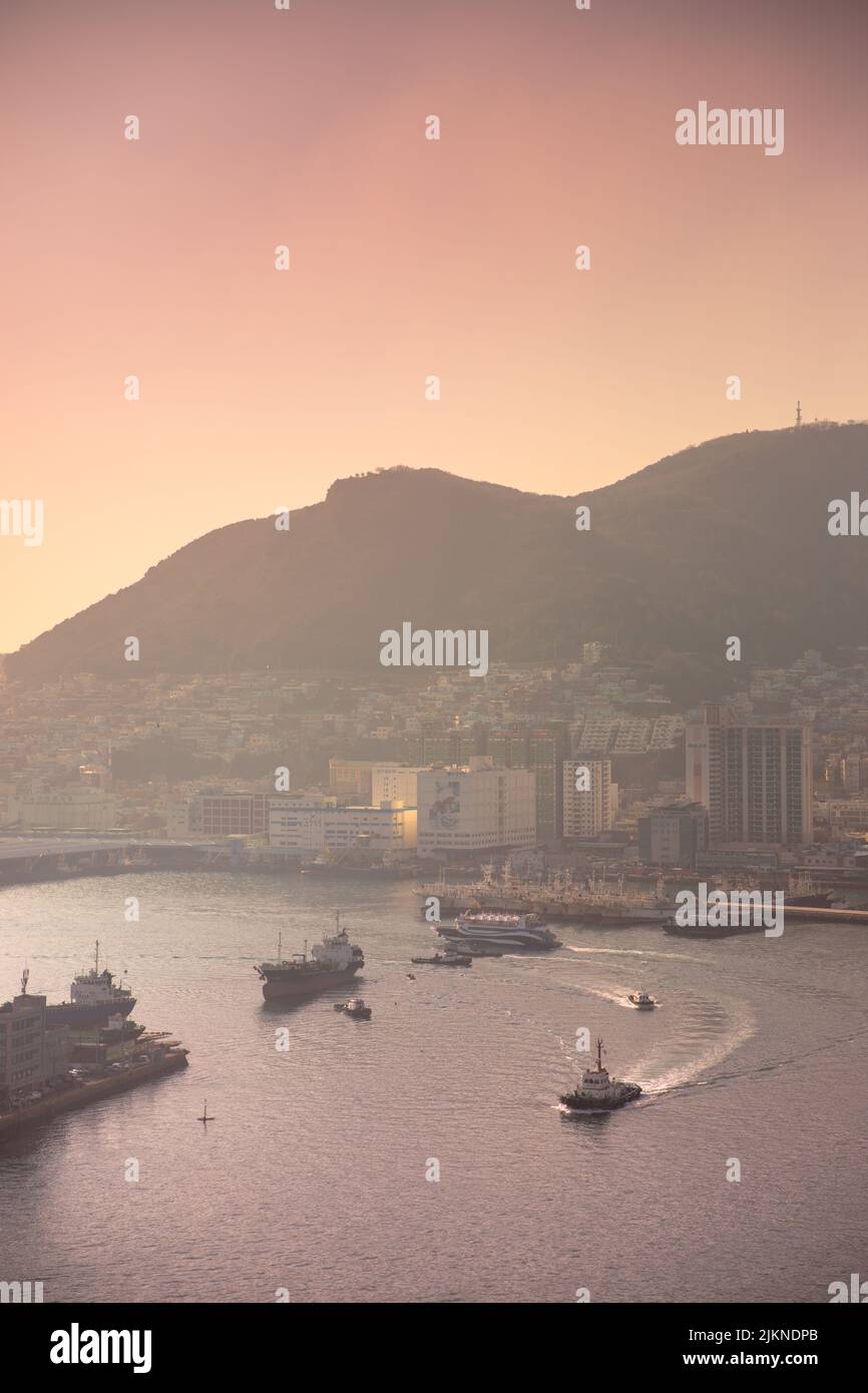 Harbour busan hi-res stock photography and images - Alamy