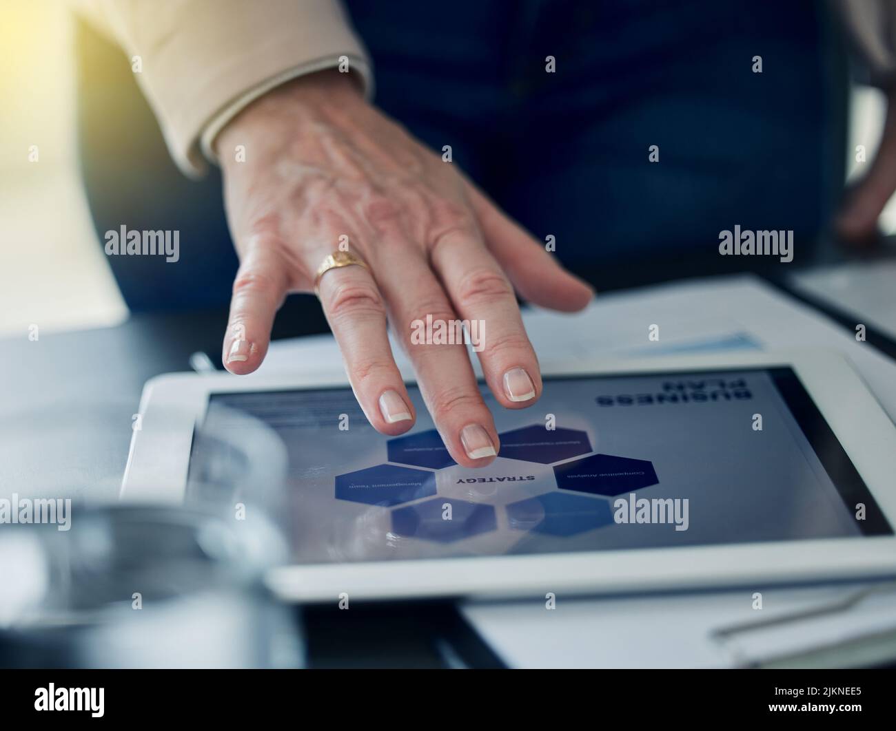 Adult female figures hi-res stock photography and images - Alamy