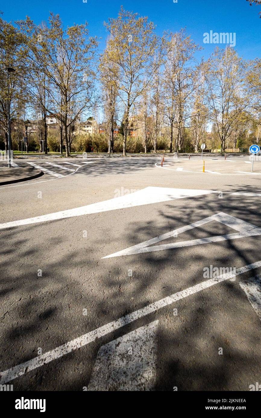 Green road markings hi-res stock photography and images - Alamy