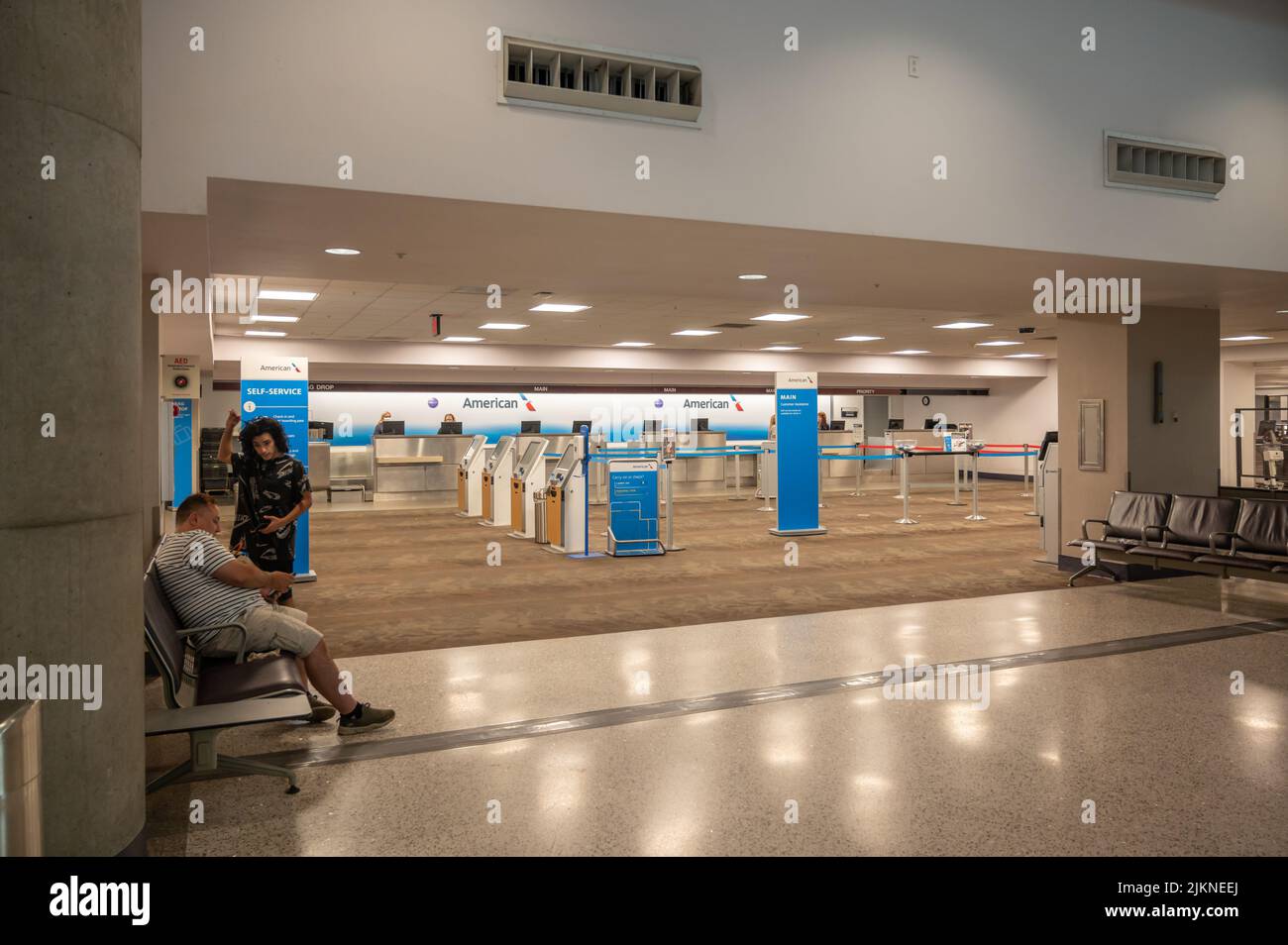 American airlines ticket counter hi-res stock photography and images ...