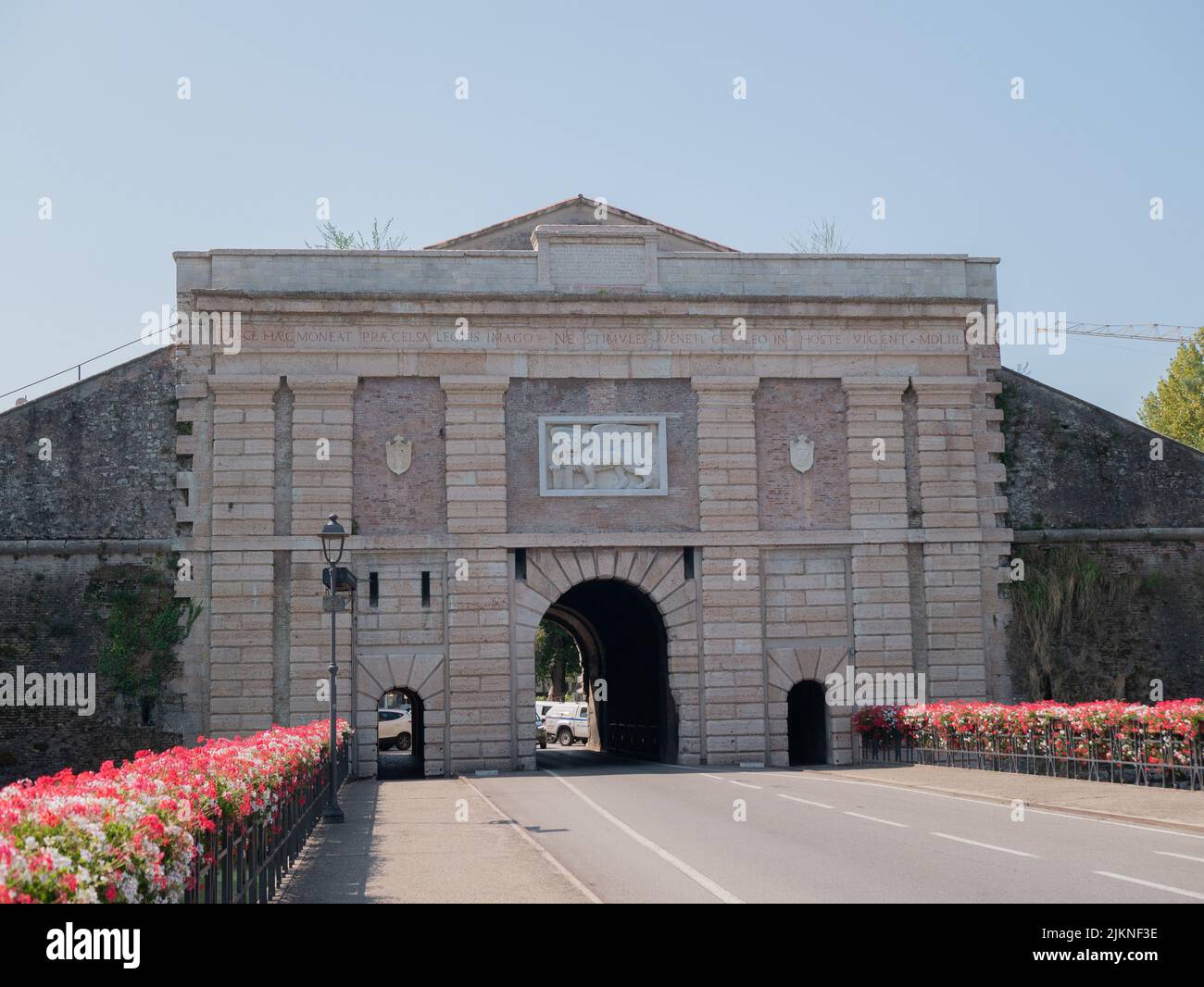 Archway building hi-res stock photography and images - Alamy