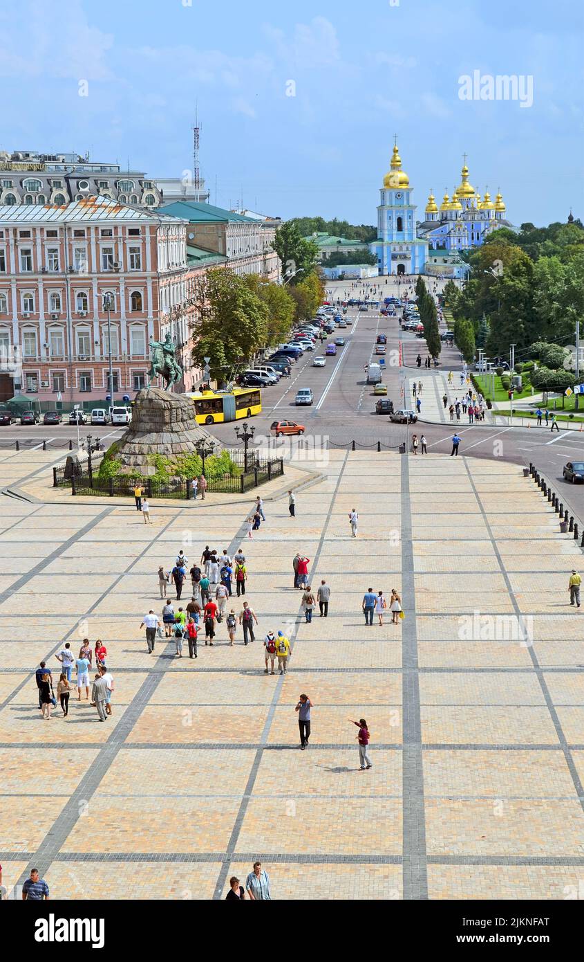 Side beautiful city located on hi-res stock photography and images - Alamy