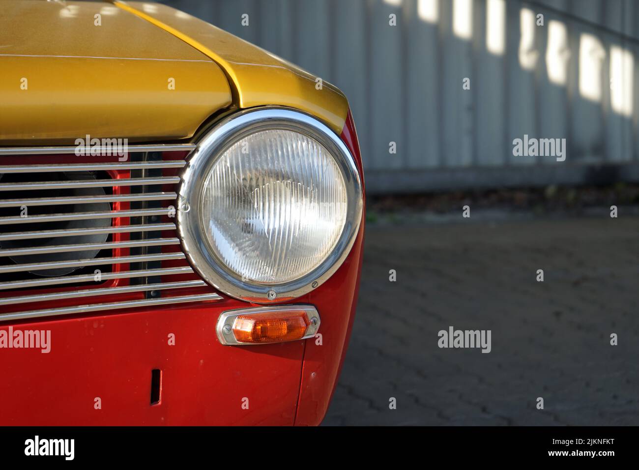Vintage yellow vehicle hi-res stock photography and images - Alamy