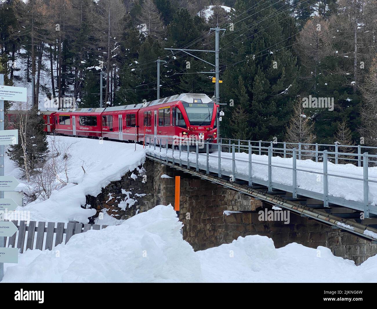 Red train tracks hi-res stock photography and images - Alamy