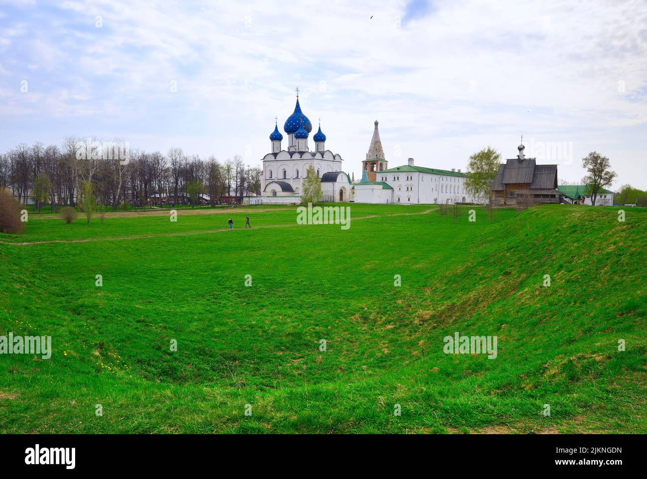 Suzdal, Russia, 05.09.2022. Park near the old Kremlin. Earthen ramparts ...