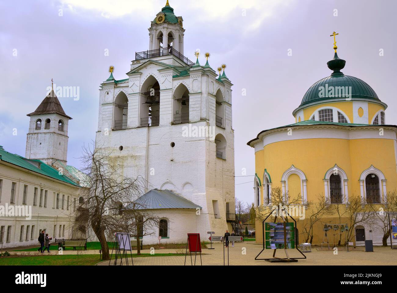 Medieval russian architecture hi-res stock photography and images - Alamy