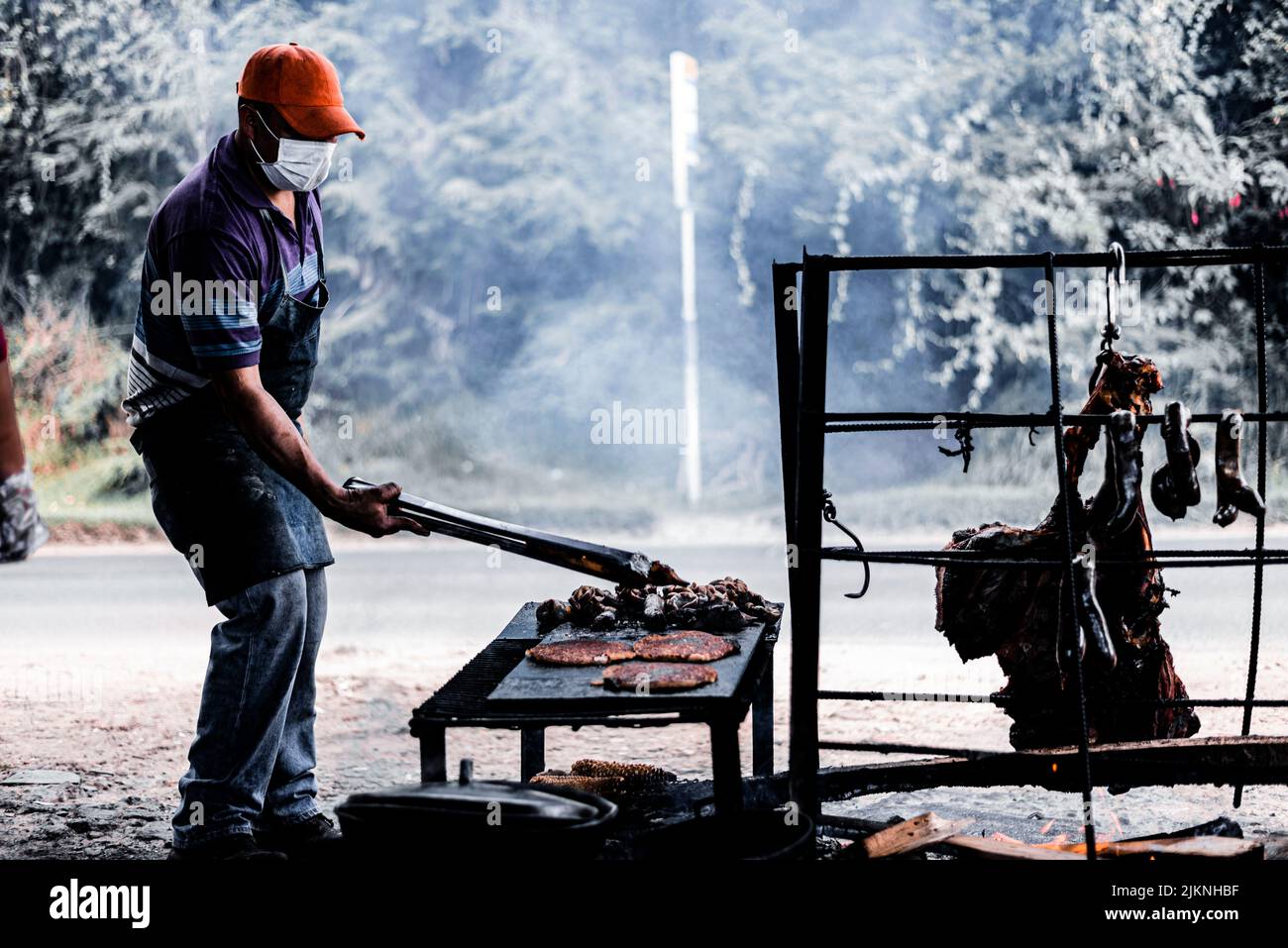 Doing barbeque hi-res stock photography and images - Alamy