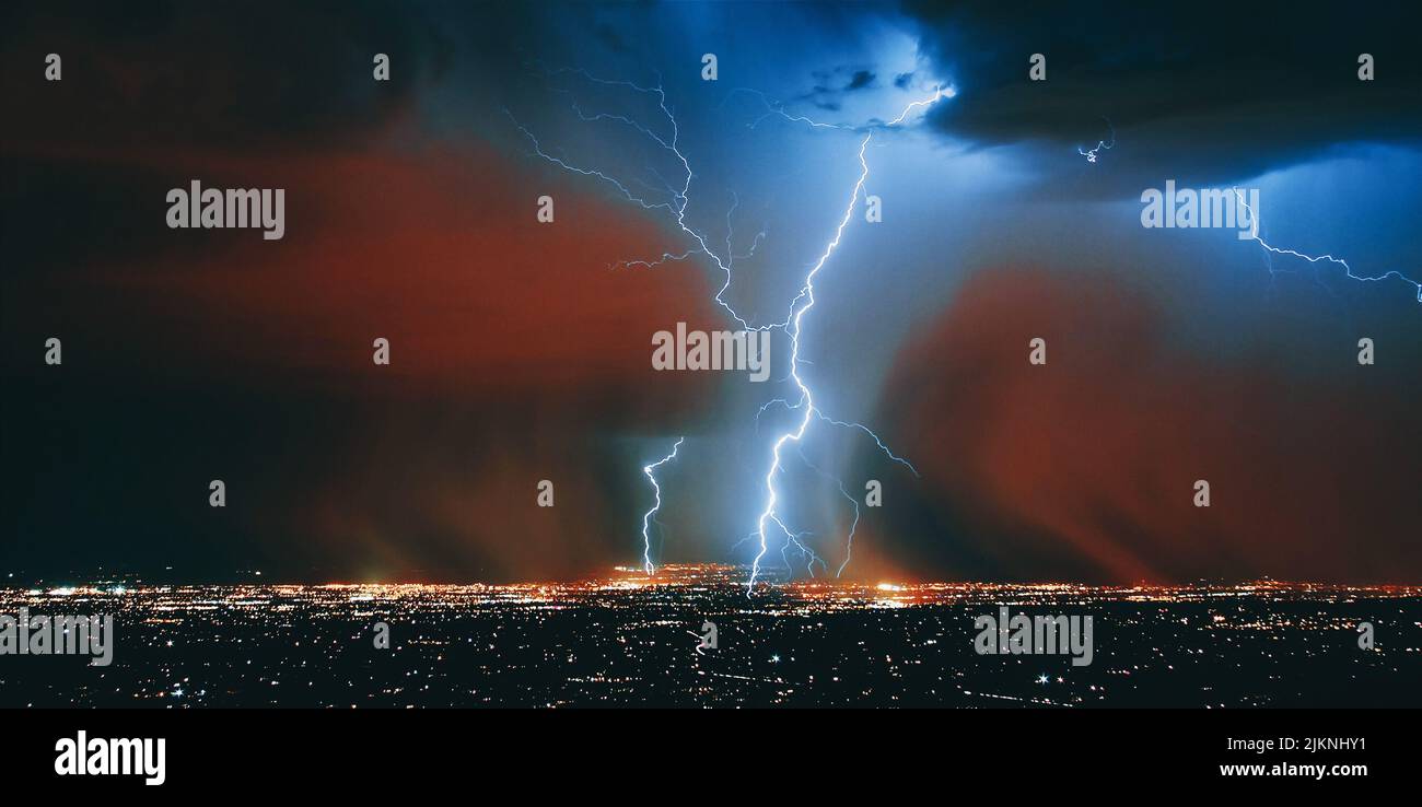 Lightning striking down hi-res stock photography and images - Alamy
