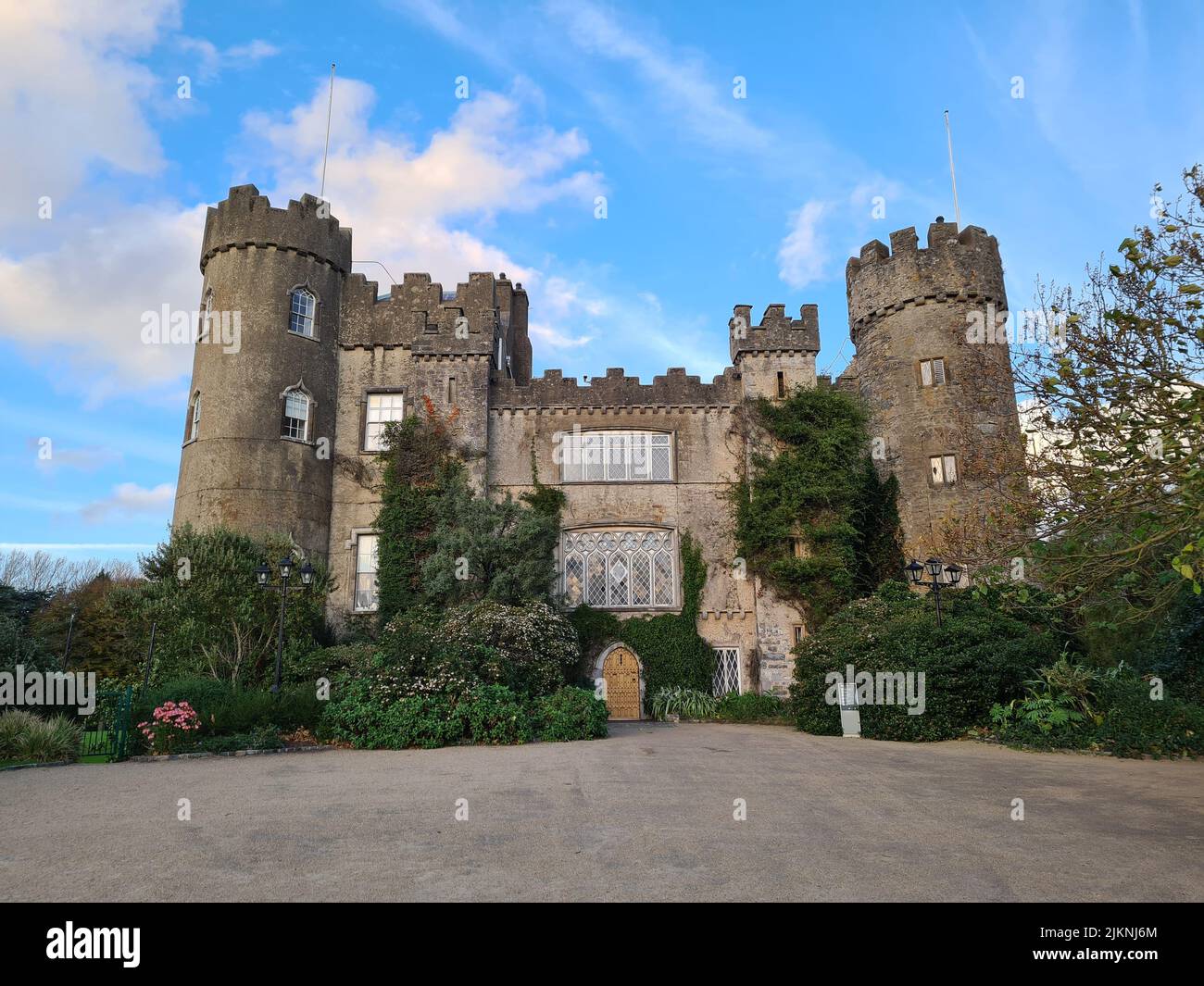 Front of a fortress tower hi-res stock photography and images - Alamy