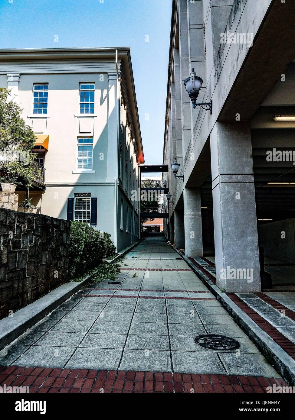 Two buildings hi-res stock photography and images - Alamy