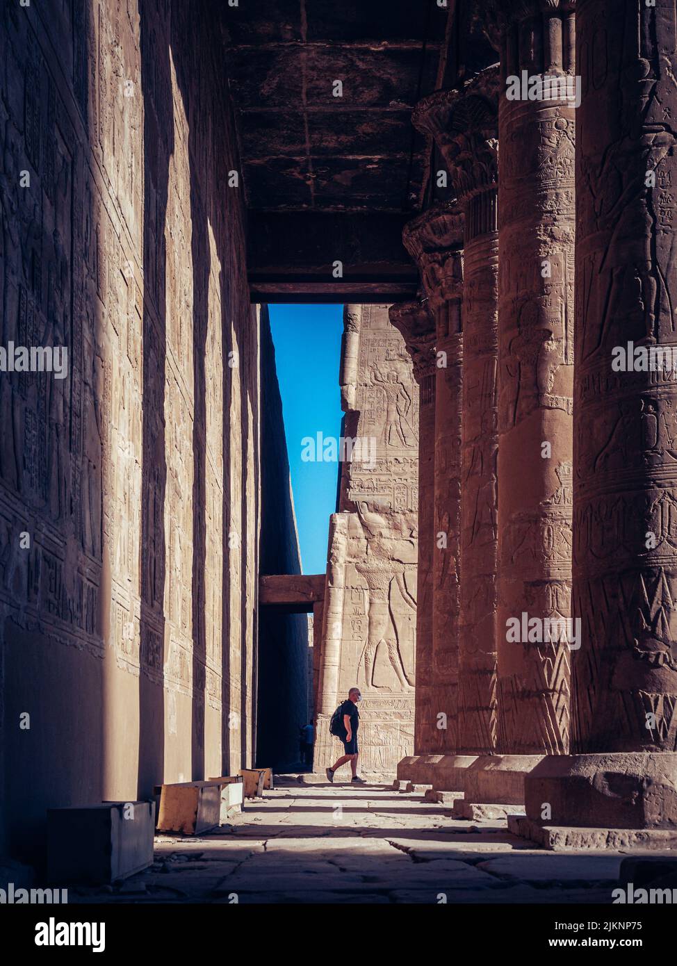 Ancient egypt stone wall hi-res stock photography and images - Alamy