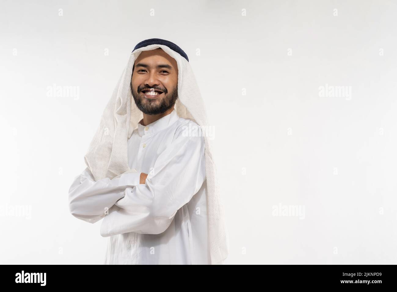 Smiling handsome saudi arab man hi-res stock photography and images - Alamy