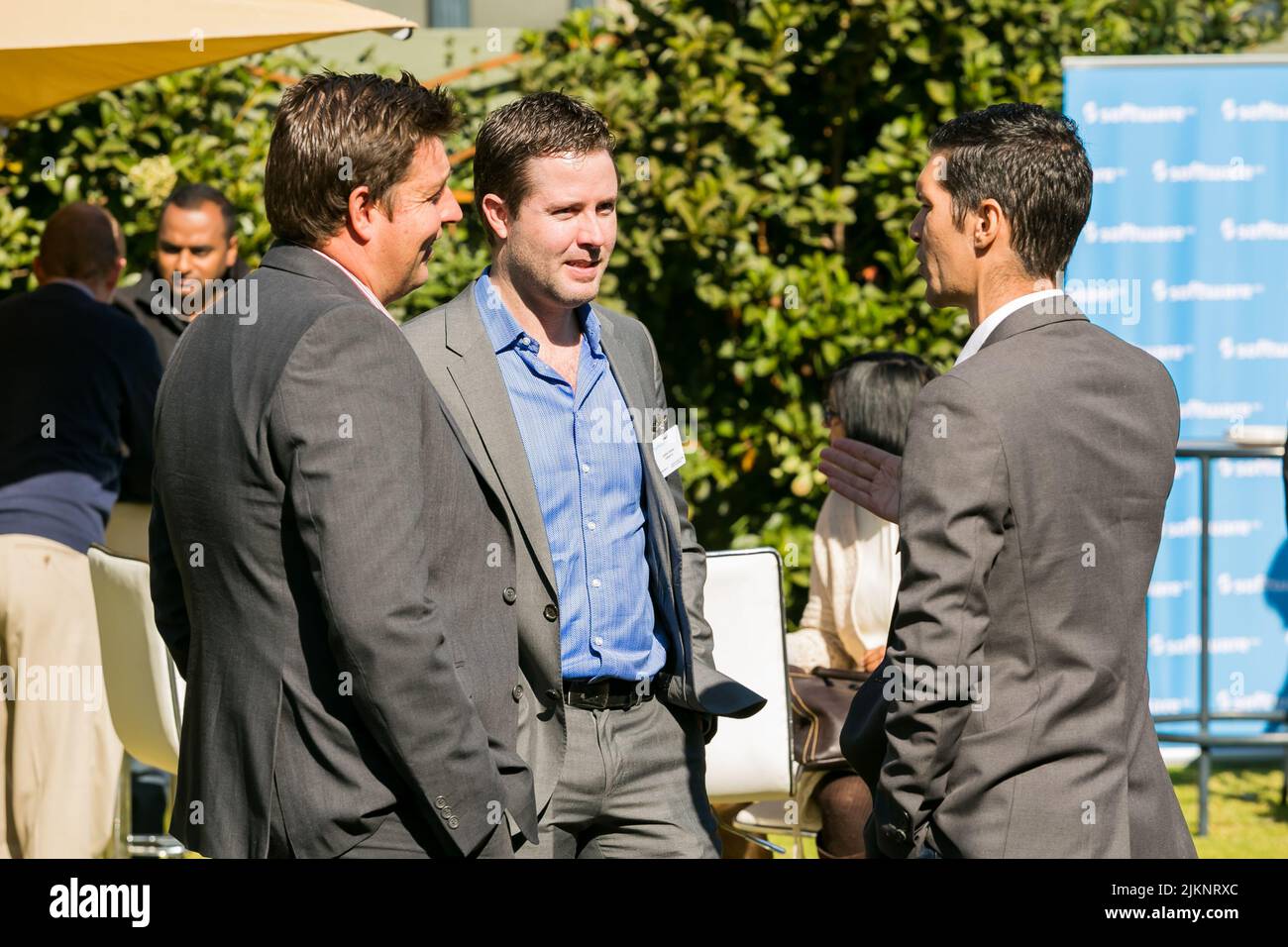 Networking businesspeople hi-res stock photography and images - Alamy