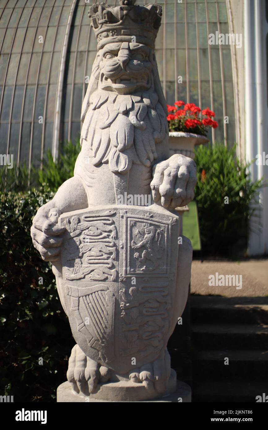 Coat of arms lion england hi-res stock photography and images - Alamy