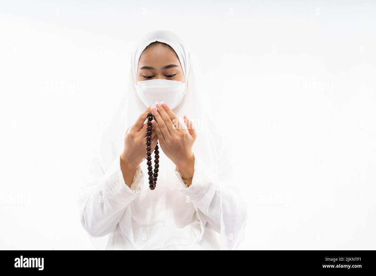 Woman hijab wearing ihram clothes performing al fatihah prayer Stock ...