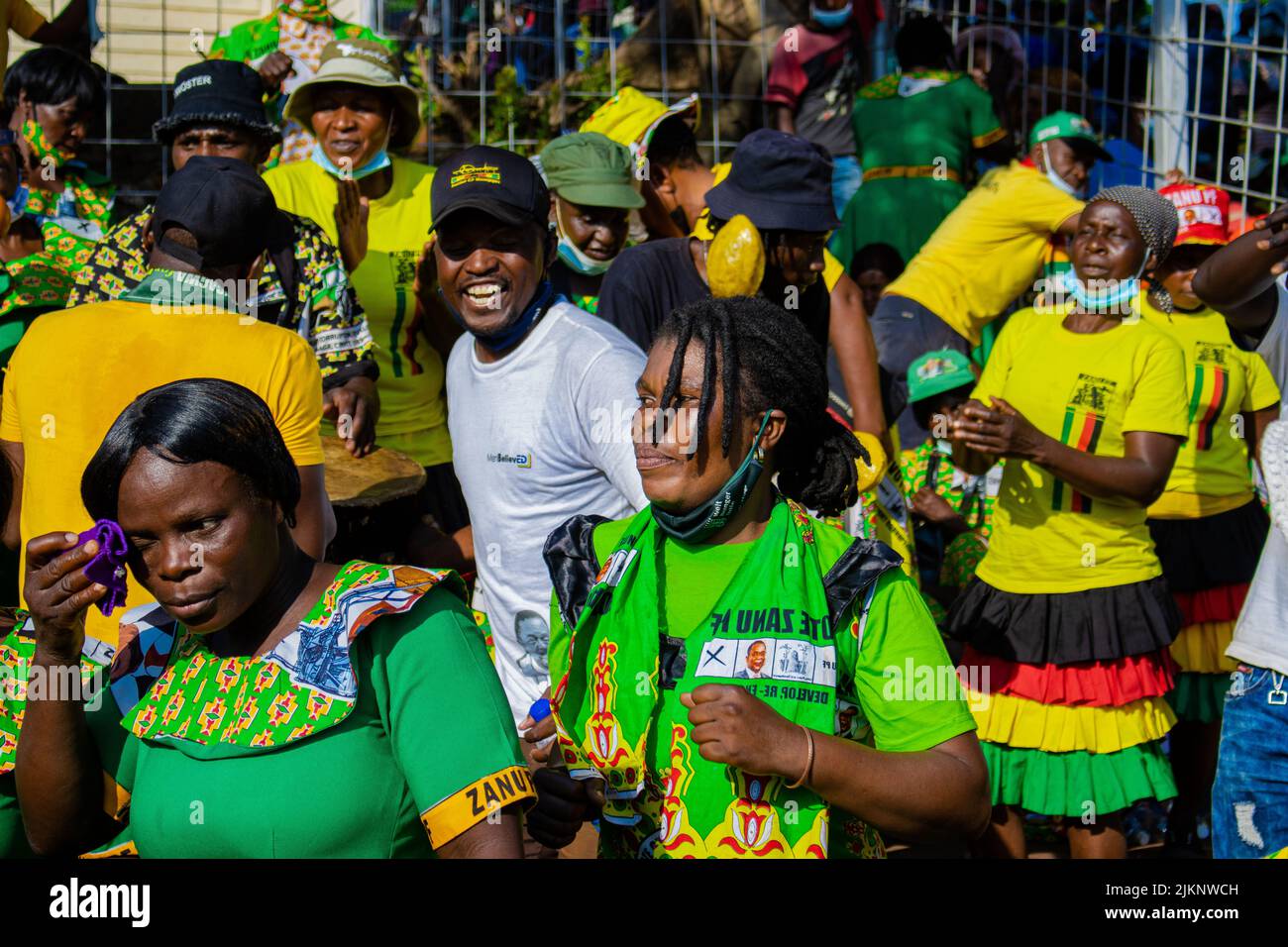 Party girl dancing hi-res stock photography and images - Alamy