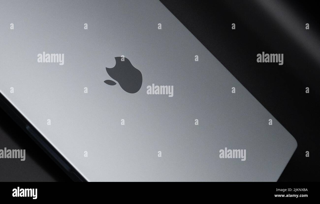 M1 macbook pro 16 hi-res stock photography and images - Alamy