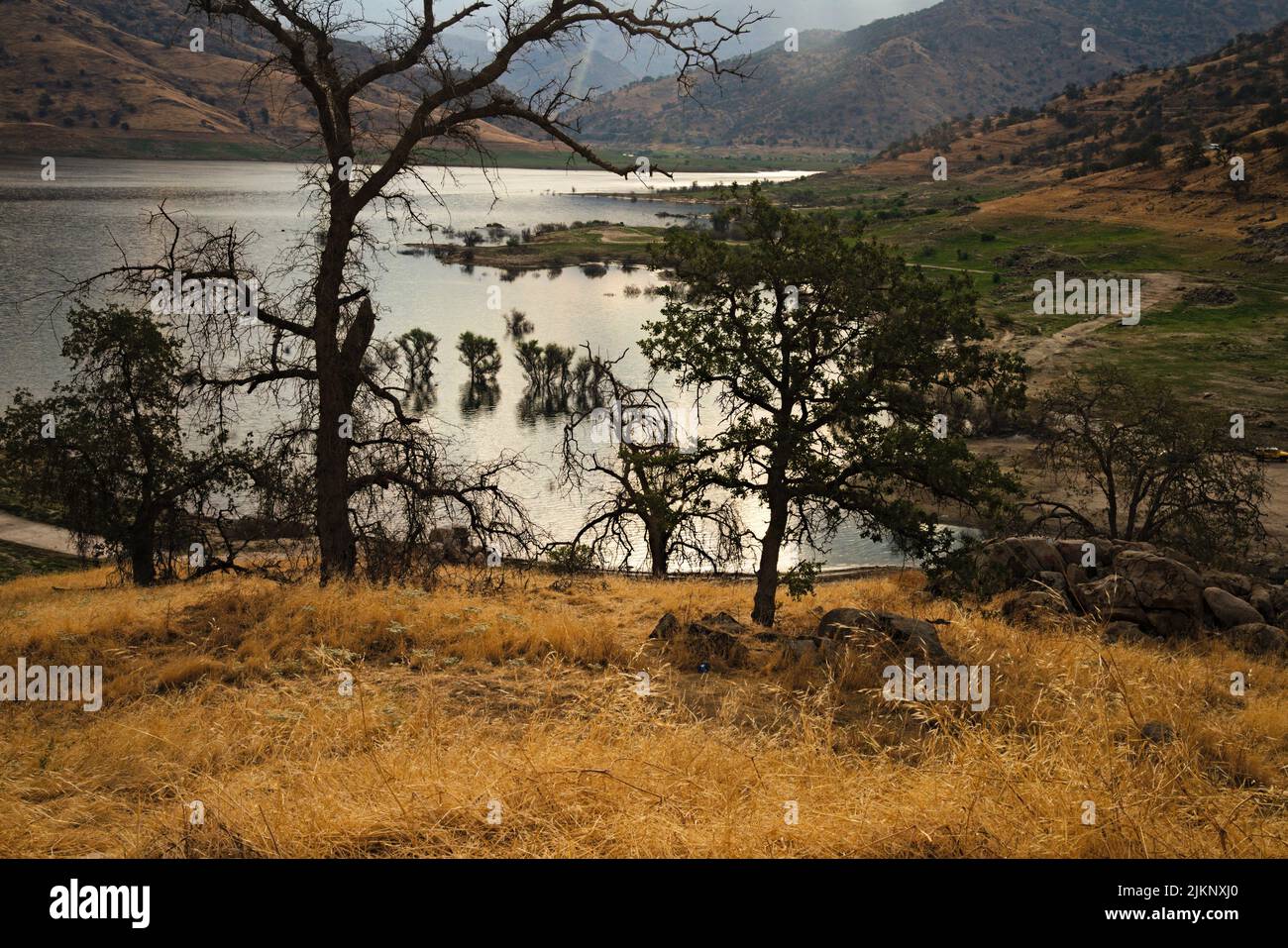 Top travel stop, Lake Kaweah just south of Sequoia National Park ...