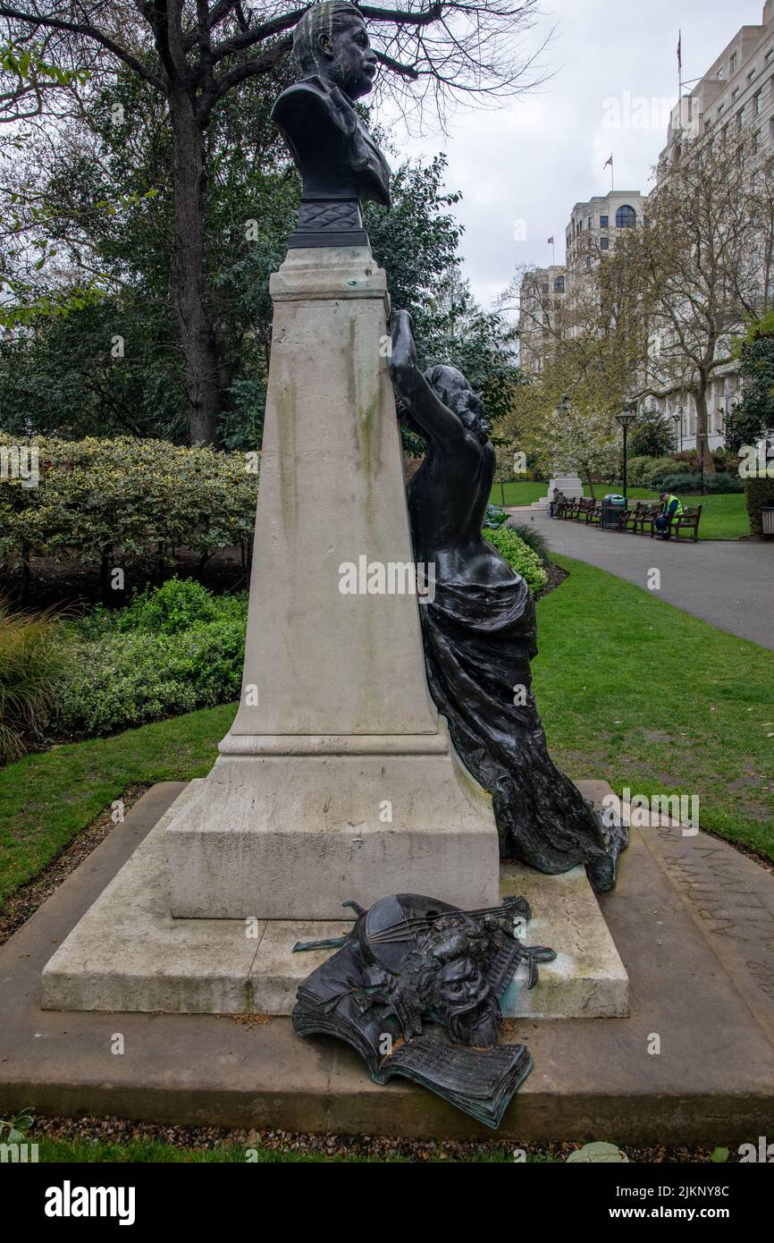 The memorial to Arthur Sullivan by William Goscombe John in the ...