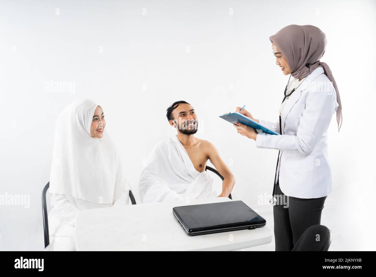 Female doctor takes notes hi-res stock photography and images - Alamy