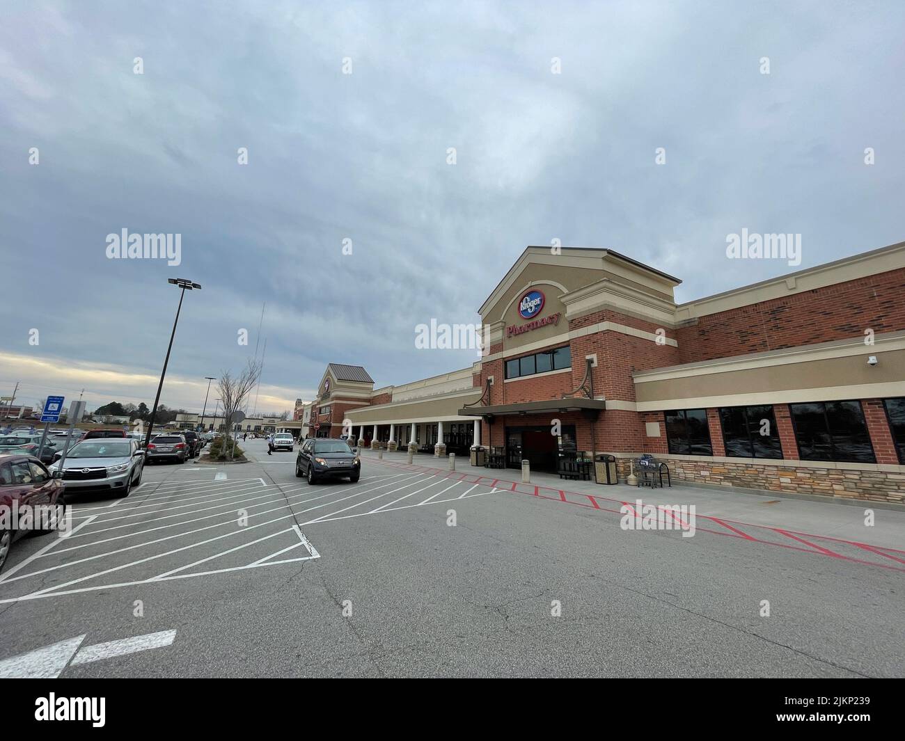 Kroger retail store parking lot and cars parked Stock Photo - Alamy