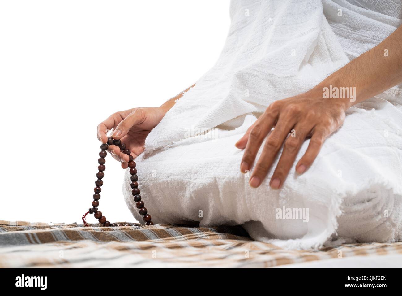 Man's hand wearing ihram praying with prayer beads Stock Photo - Alamy