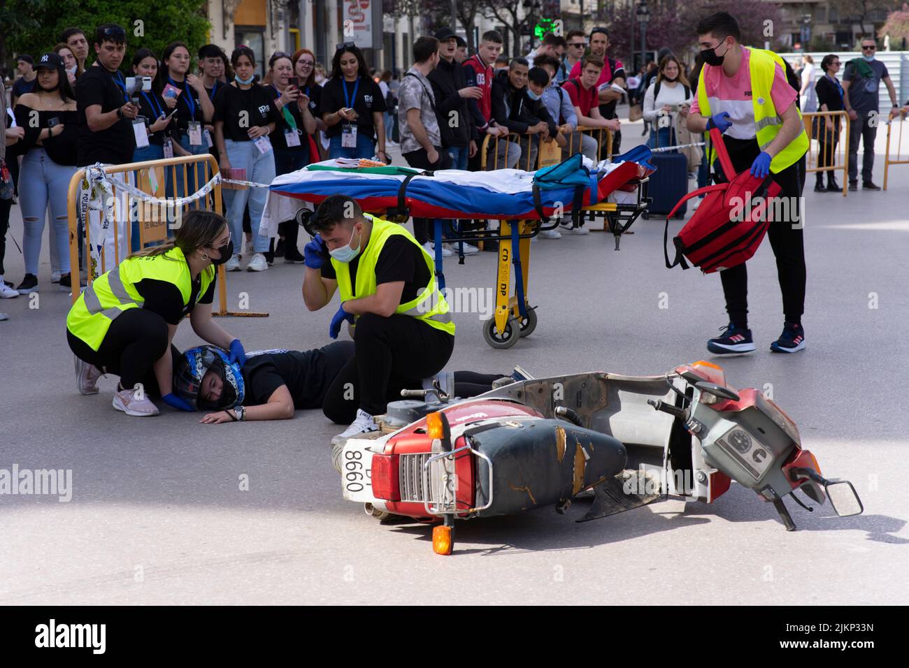 First aid demonstration during hi-res stock photography and images - Alamy