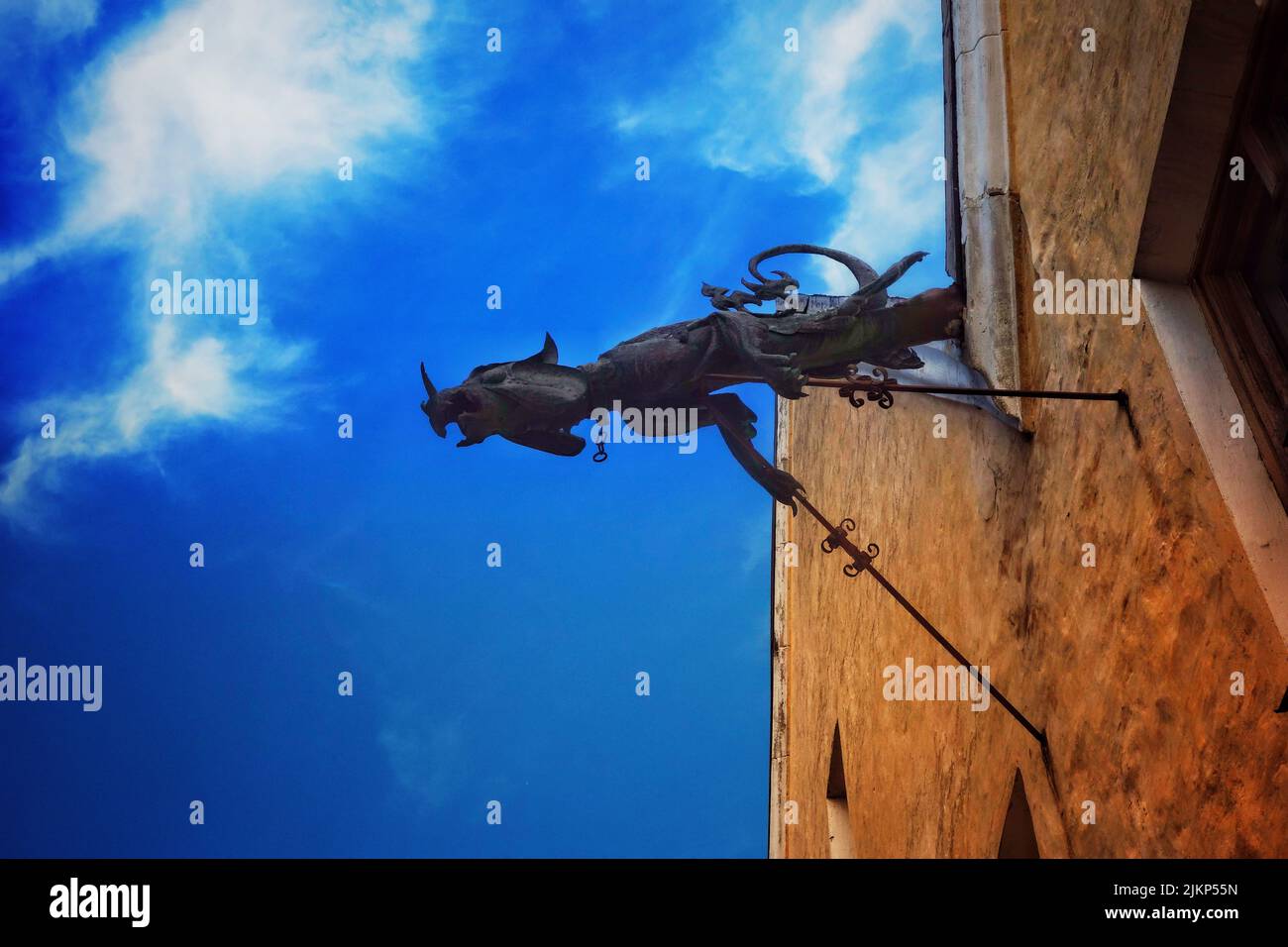Dragon gutter hi-res stock photography and images - Alamy
