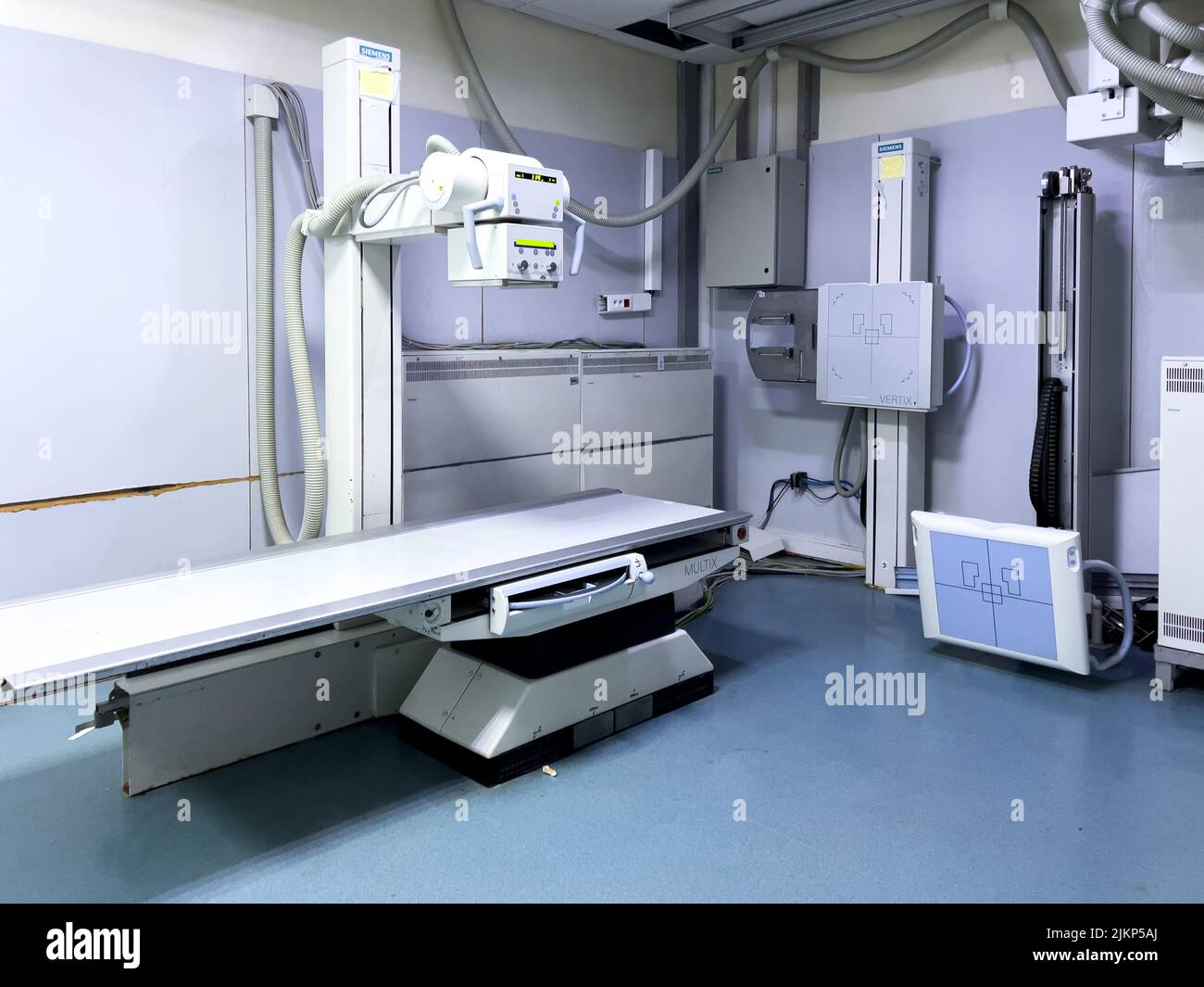 X-ray scanning machine inside an empty room in a public hospital Stock ...