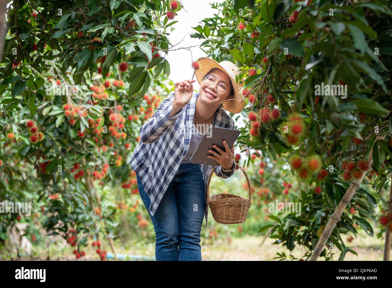 Asian farmer female hi-res stock photography and images - Alamy