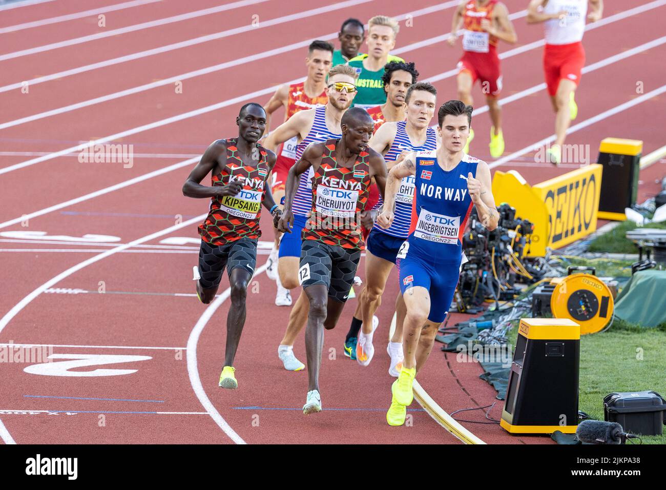 Jakob Ingebrigtsen (NOR) leads Timothy Cheruiyot (KEN), Abel Kipsang ...