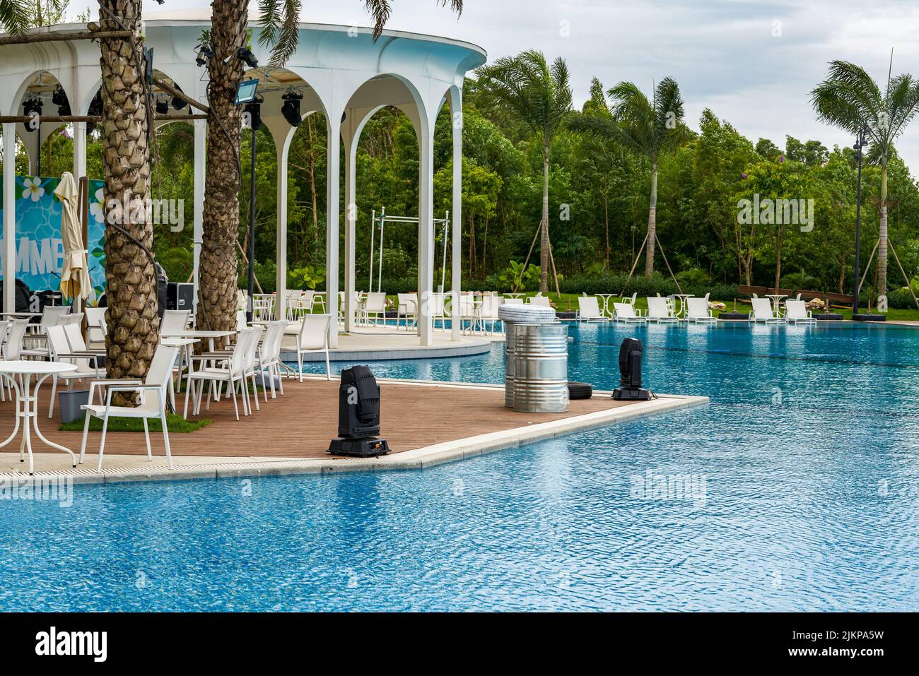 Infinity pool hotel room hi-res stock photography and images - Alamy