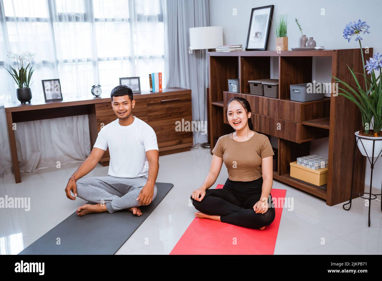 beautiful woman and husband doing fun exercise at home Stock Photo - Alamy