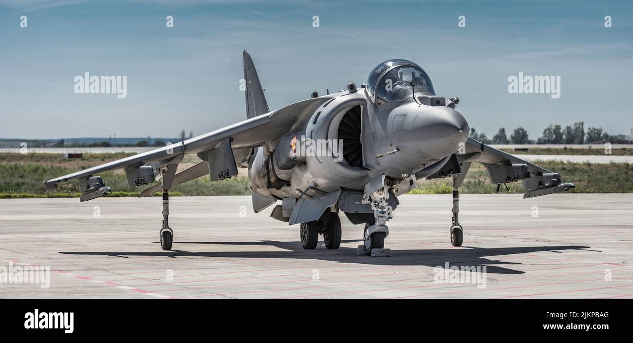 Avion harrier hi-res stock photography and images - Alamy