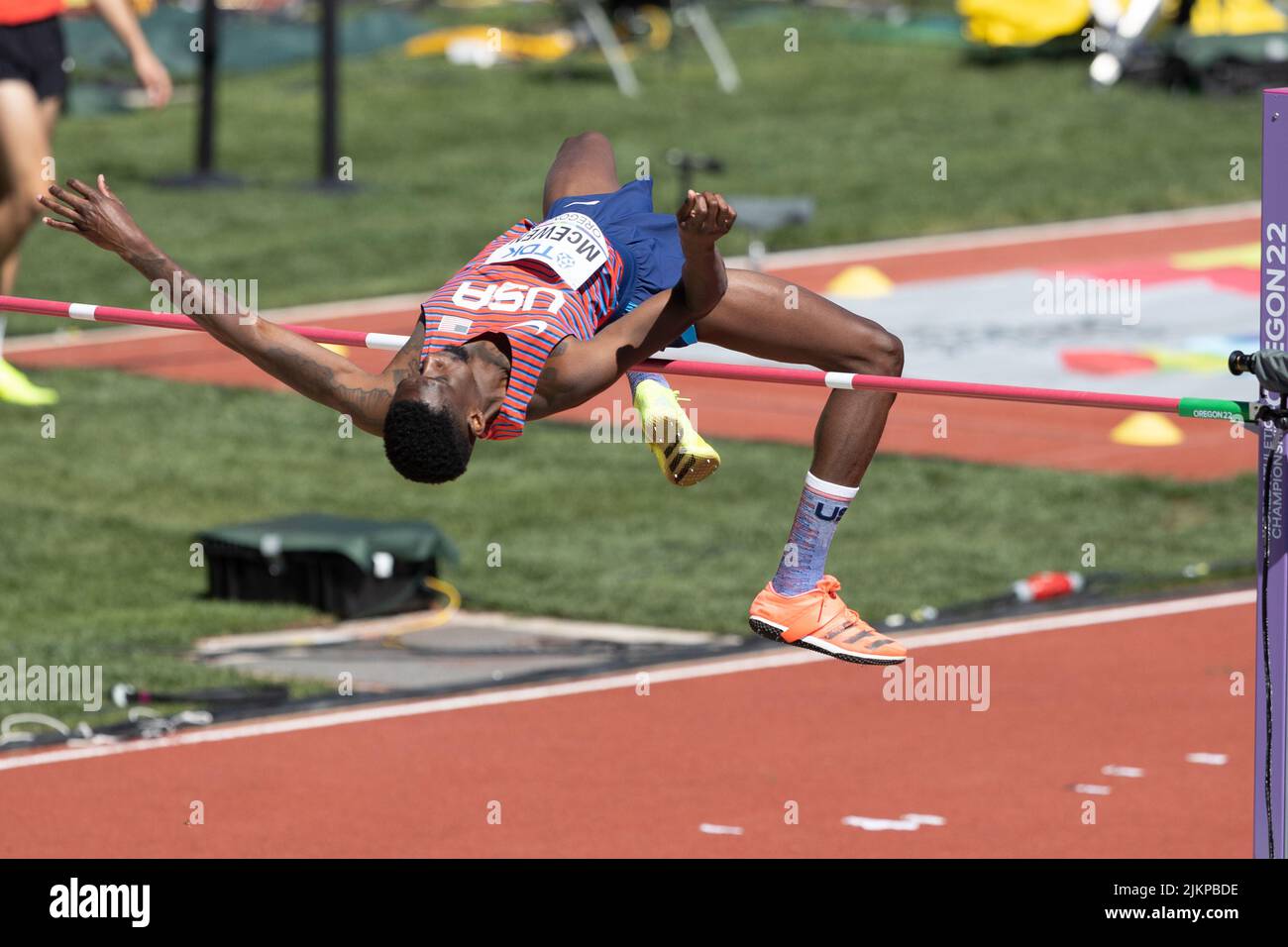 Shelby McEwen (USA) approaches the bar while qualifying for the final ...
