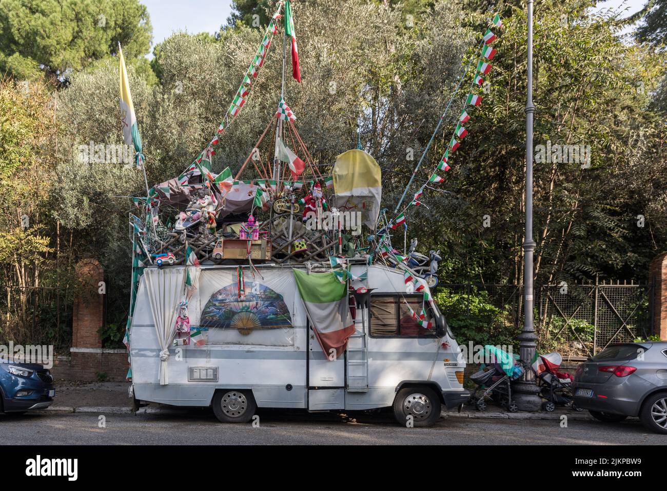 Mercedes benz camper van hi-res stock photography and images - Alamy