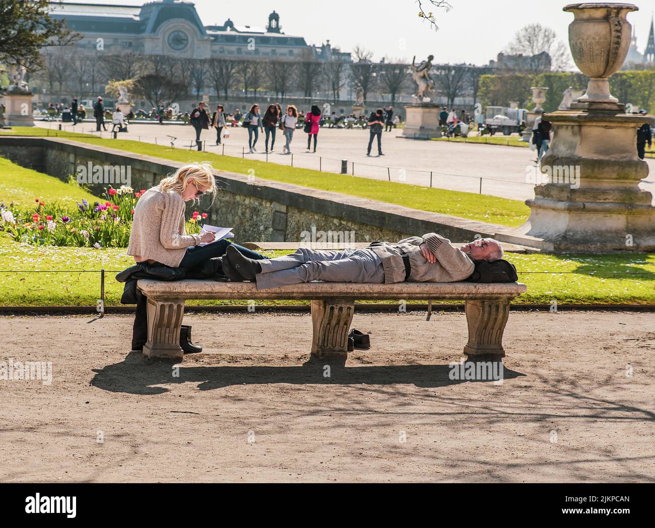 Woman sleeping on park bench hi-res stock photography and images - Alamy