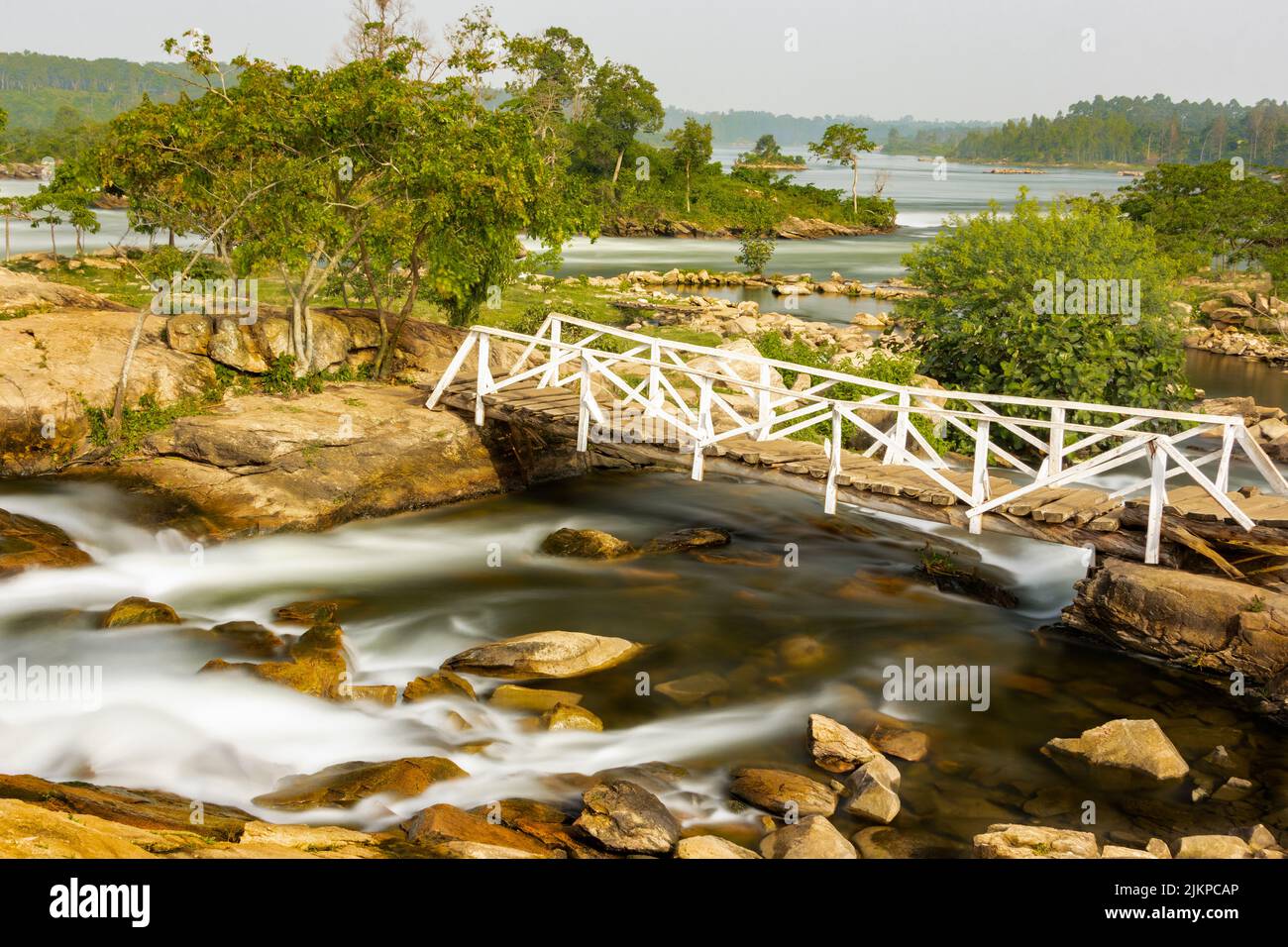 River bridge perspective hi-res stock photography and images - Alamy