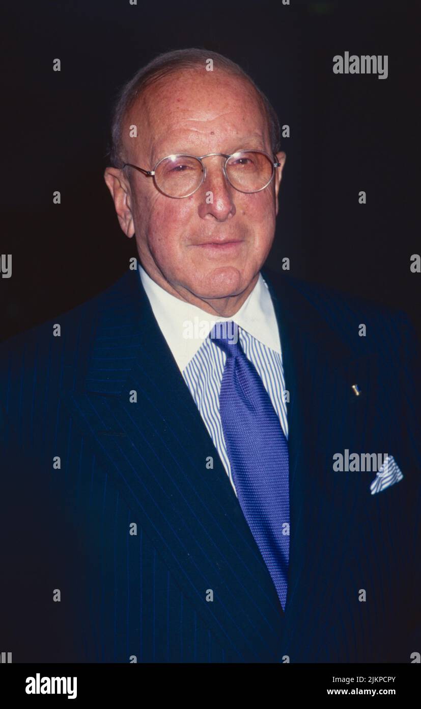 Clive Davis attends "Doin' What Comes Natur'ally!: An All-Star Tribute ...