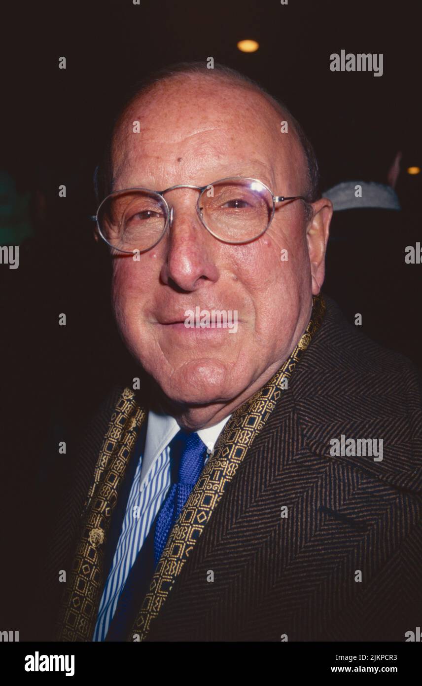 Clive Davis attends "Doin' What Comes Natur'ally!: An All-Star Tribute ...