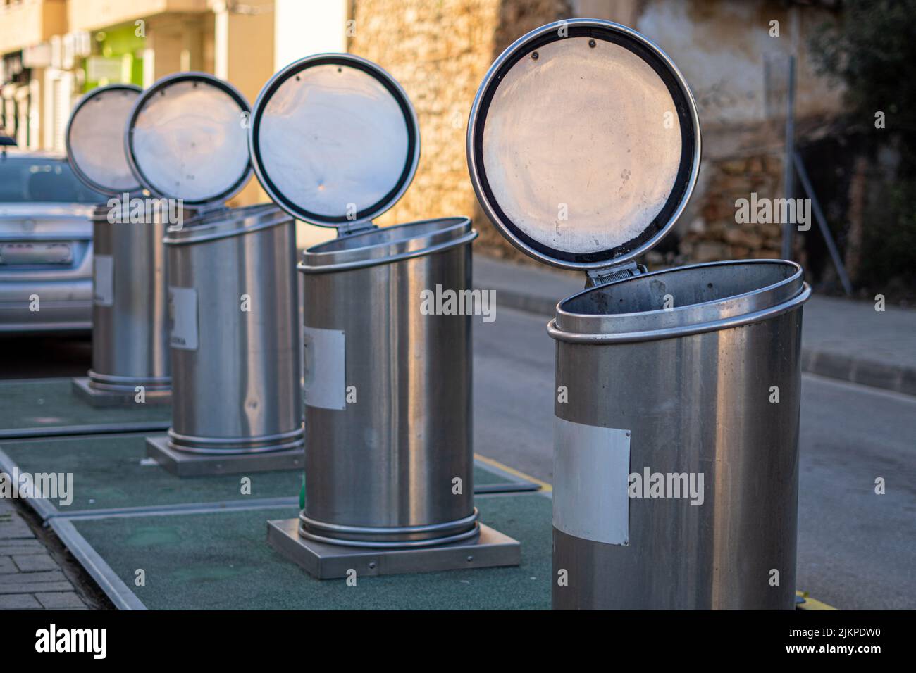 Modern design bin hi-res stock photography and images - Alamy