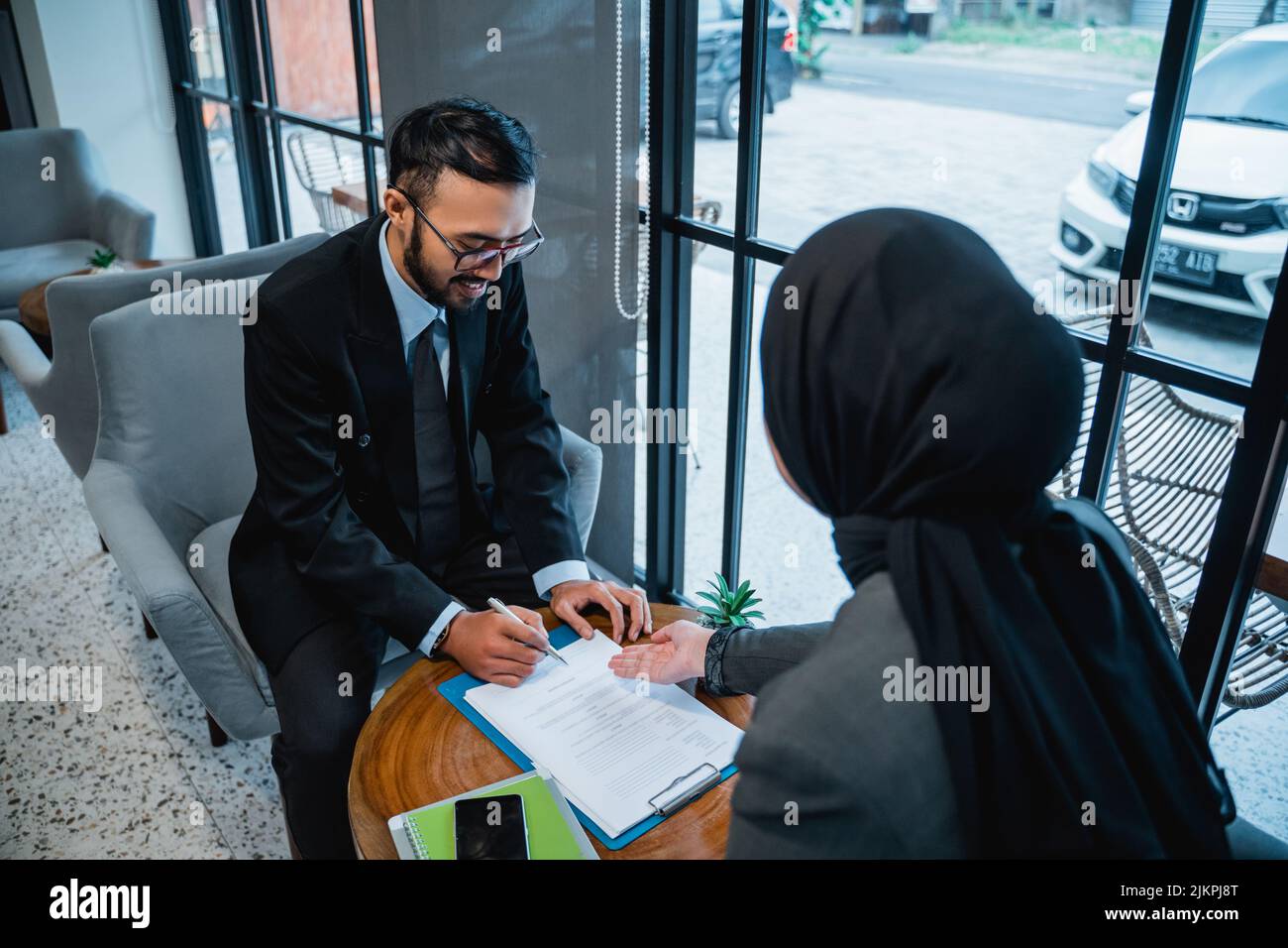 businessman signing an agreement letter during meeting Stock Photo - Alamy