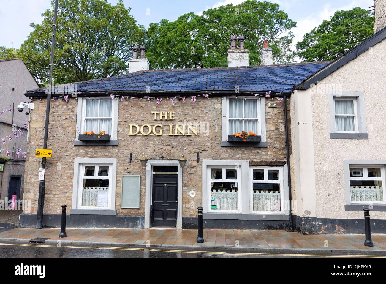 Whalley village Lancashire, The Dog Inn public house on King street ...