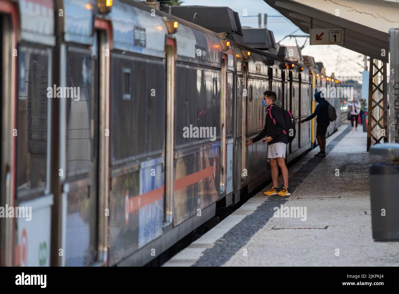 Urban train platform hi-res stock photography and images - Alamy